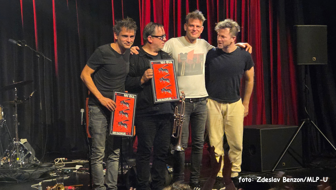 MLP-U - Roj osa i ubod stršljena, Rob Mazurek i Roj osa u Hrvatskom domu